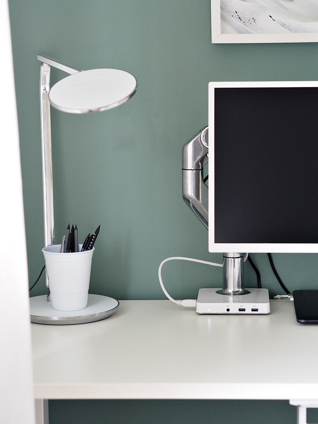 Creating a minimal, ergonomic workspace | Lust Living